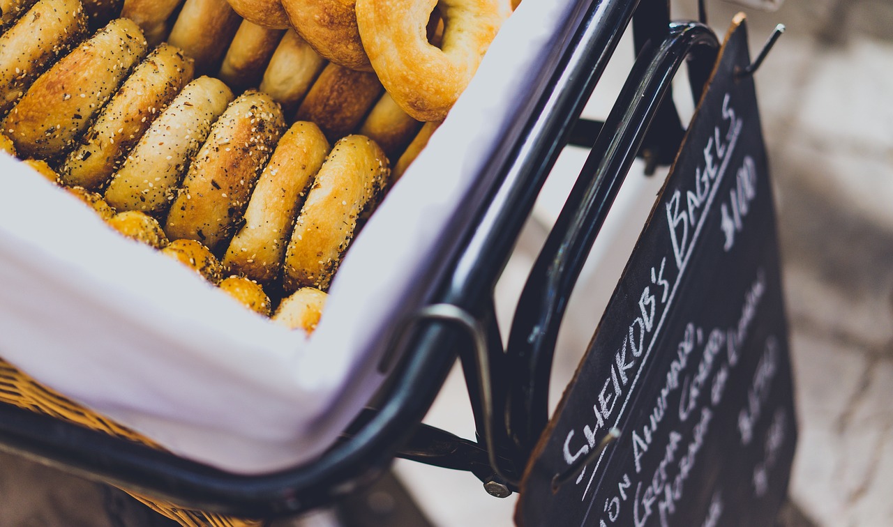 A Guide to Bakery & Bread Trays | Incredible Planet